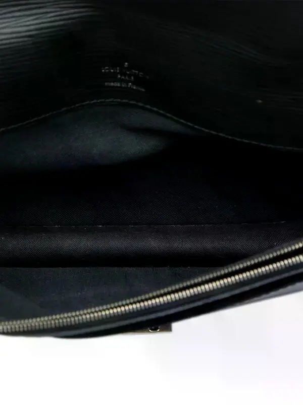 LOUIS VUITTON 2015 Epi Neo Belaia Clutch Bag