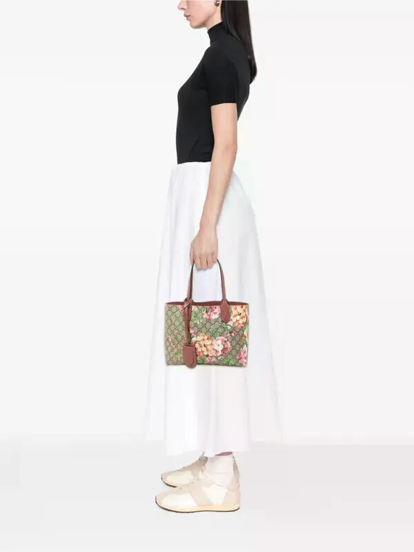 Gucci 2000-2015 Small Gg Supreme Blooms Reversible Tote Bag - Neutrals