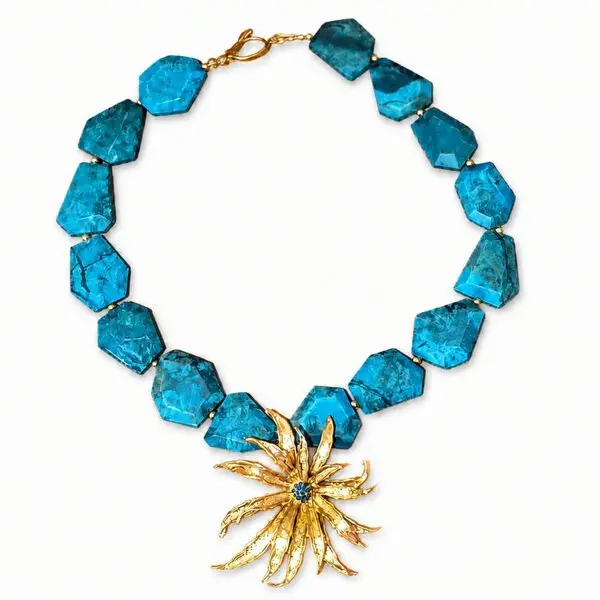 Way To Chic Statement Gemstone Necklace With Floral Brooch Pendant - Blue