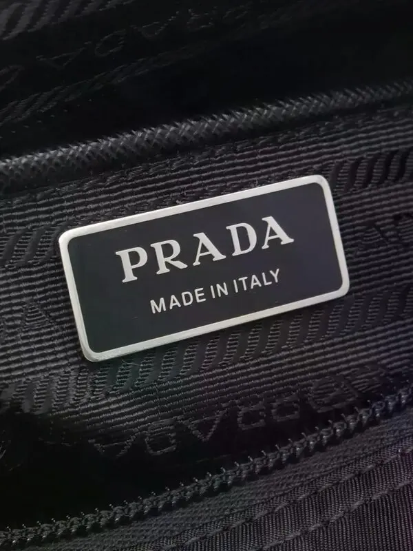Prada 2013-2026 Tessuto Zip Buckle Messenger Bag Crossbody Bag