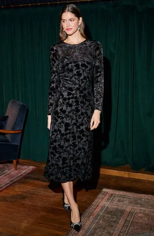 YUMI Burnout Floral Velvet Midi Dress
