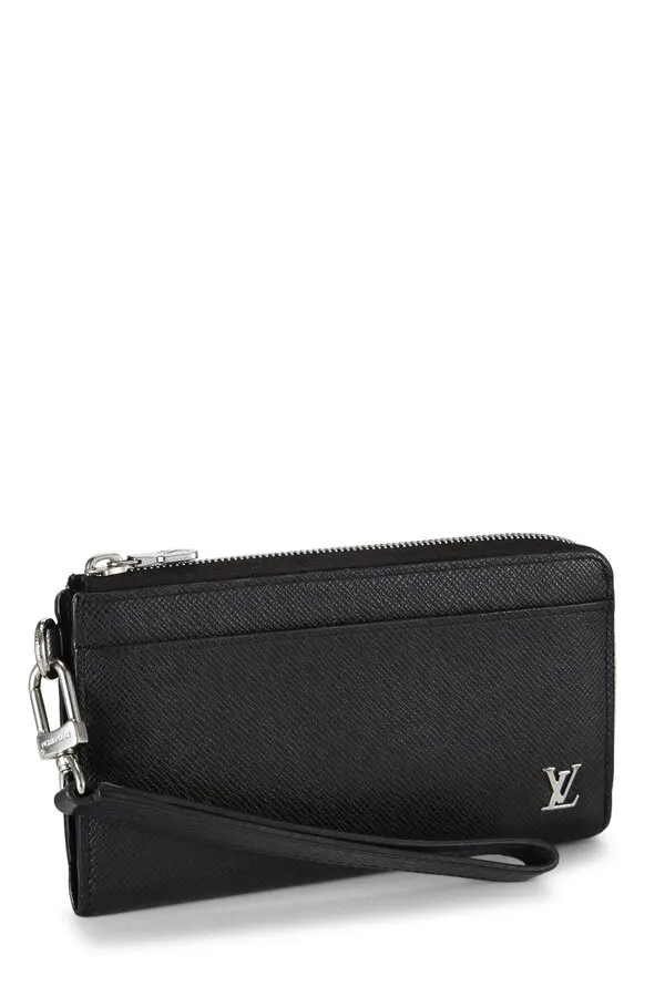 LOUIS VUITTON Taiga Zippy Dragonne