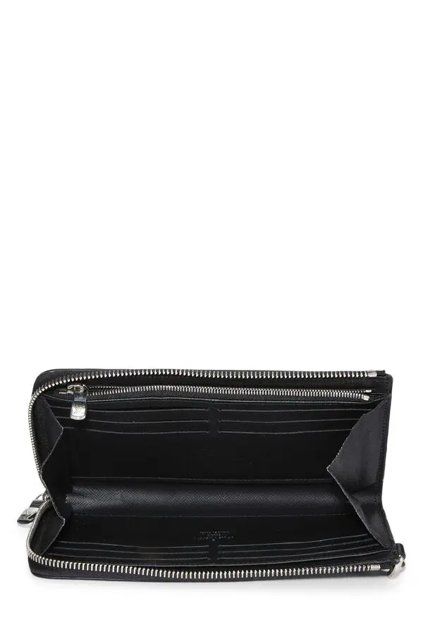 LOUIS VUITTON Taiga Zippy Dragonne