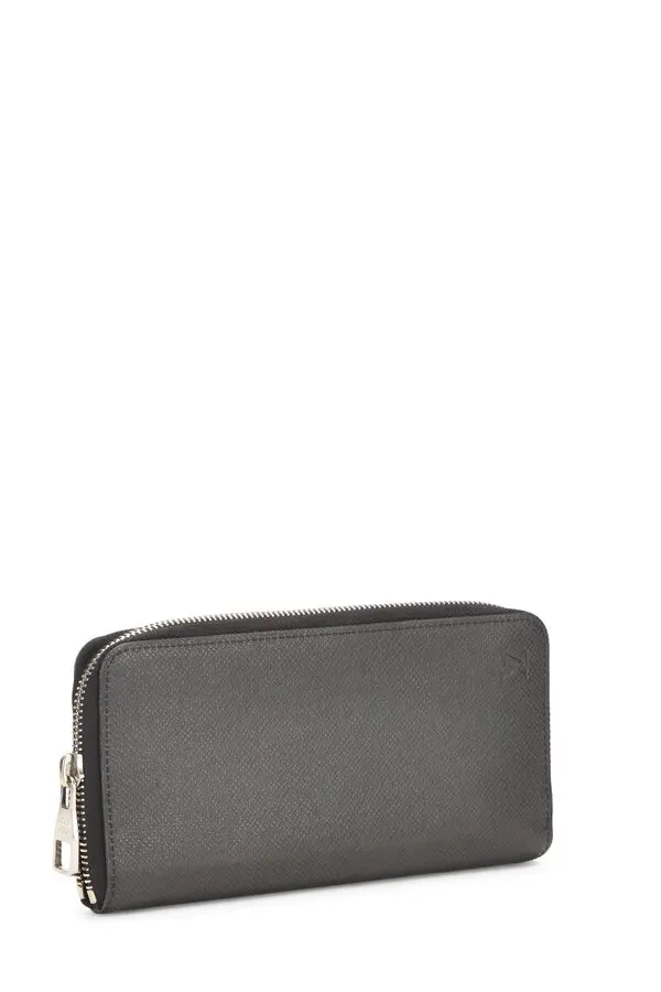 LOUIS VUITTON Taiga Zippy Vertical Wallet