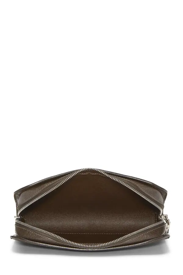 LOUIS VUITTON Taiga Pochette Baikal