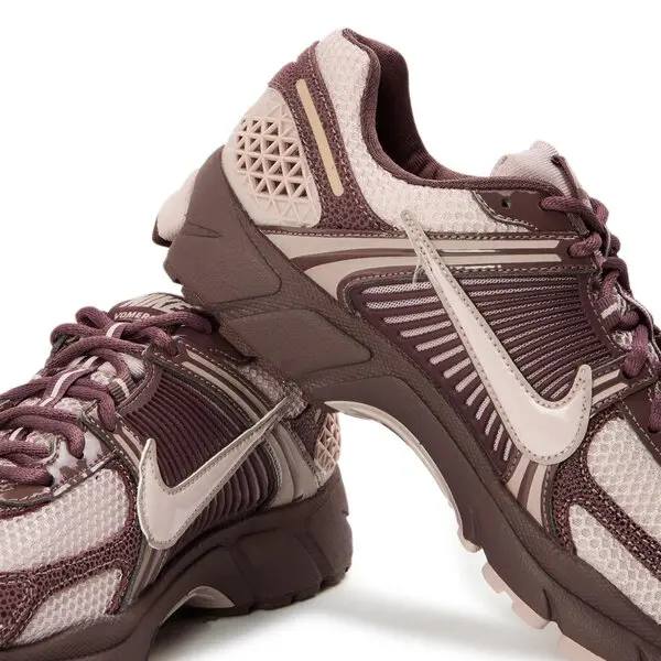 Nike Low-top Lace-up Sneakers - Nude