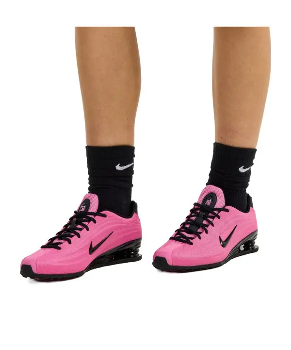 Nike Solid Color Sneakers - Pink