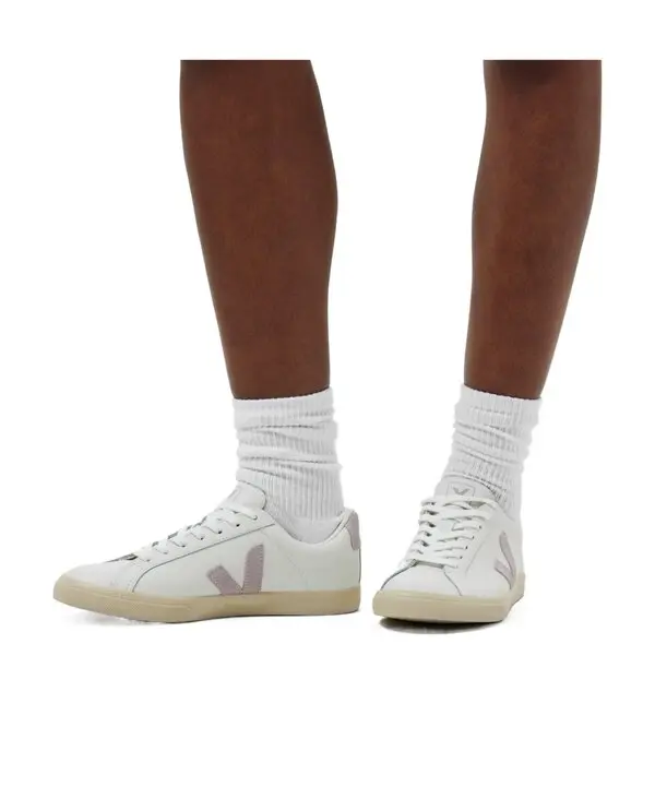 VEJA Minimalist Low-top Sneakers With Suede Detailing - No