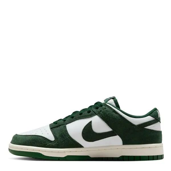 Nike Low Top Sneakers - No