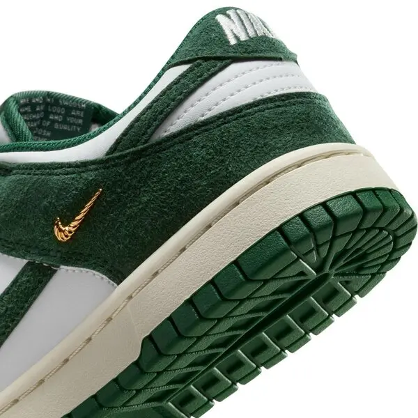 Nike Low Top Sneakers - No