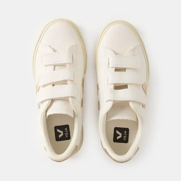 VEJA Simple Versatile Shoes