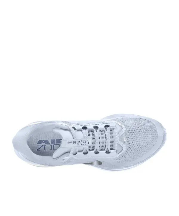 Nike Solid Color Sneakers