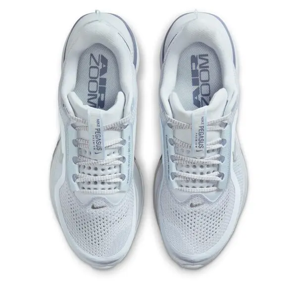 Nike Solid Color Sneakers