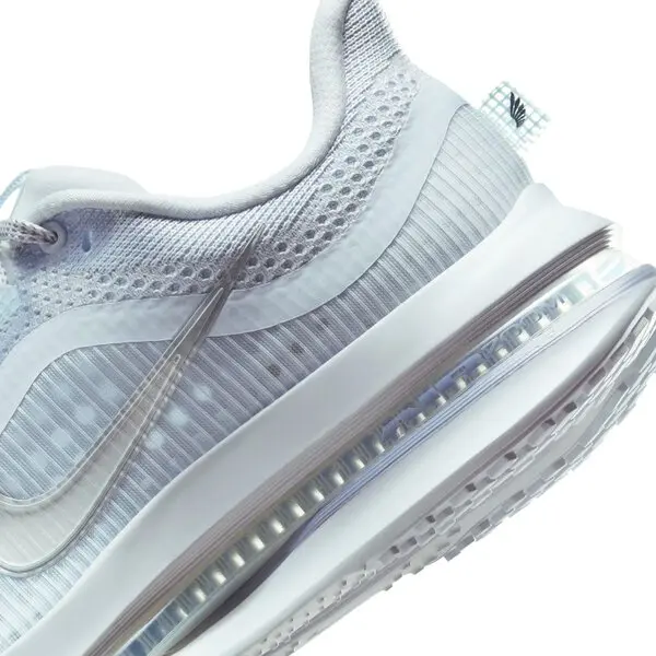 Nike Solid Color Sneakers