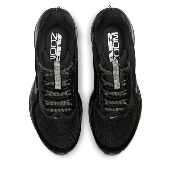 Nike Solid Color Sneakers