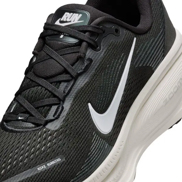 Nike Solid Color Sneakers