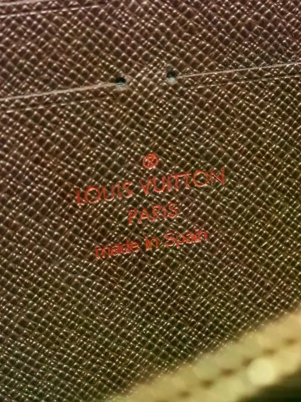 LOUIS VUITTON 2013 Damier Zippy Wallet