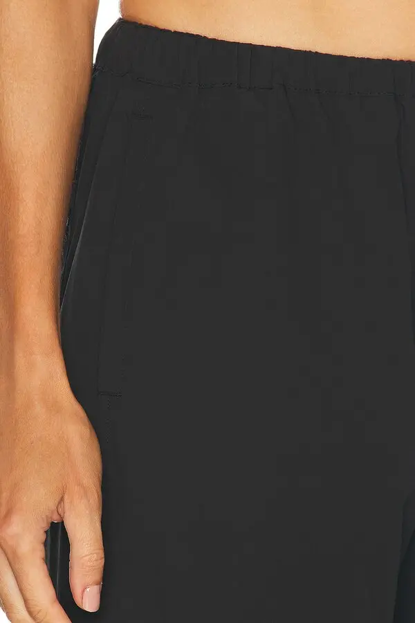 Literary Sport Kitty Short - Black