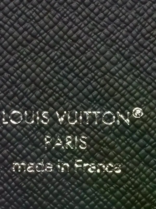 LOUIS VUITTON Brazza Taiga Leather Wallet