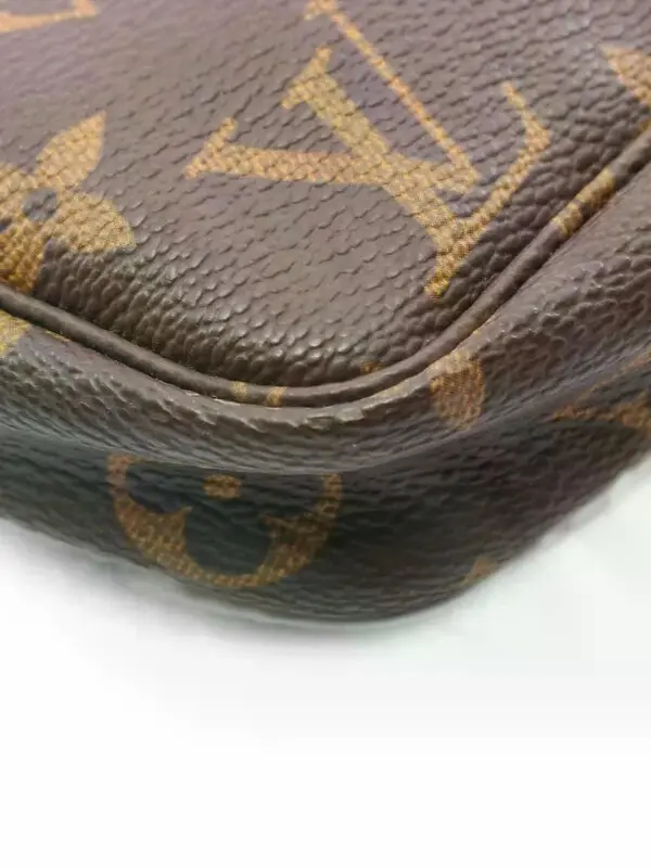 LOUIS VUITTON 1999 Monogram Pochette Accessoires Shoulder Bag