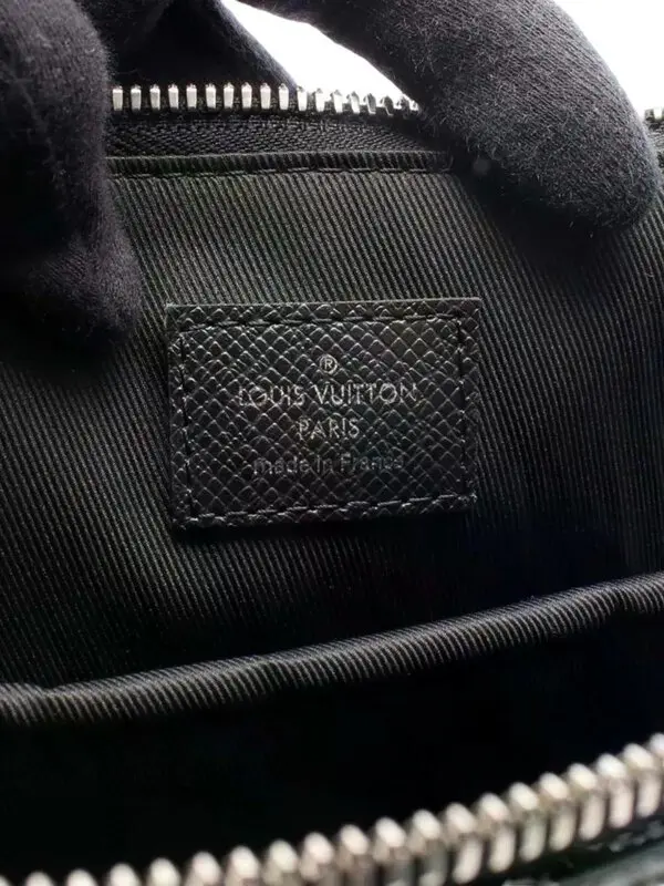 LOUIS VUITTON 2021-2026 Taiga Slim Briefcase Business Bag