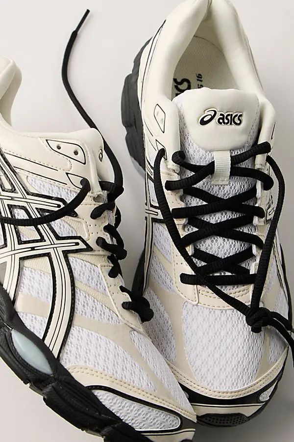 Asics Gel-cumulus 16 Patent Sneakers - White/cream