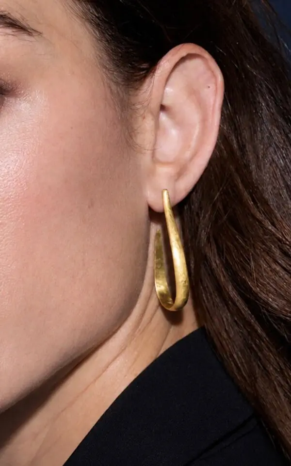 REINSTEIN ROSS 20k Peach Hammered Teardrop Hoops