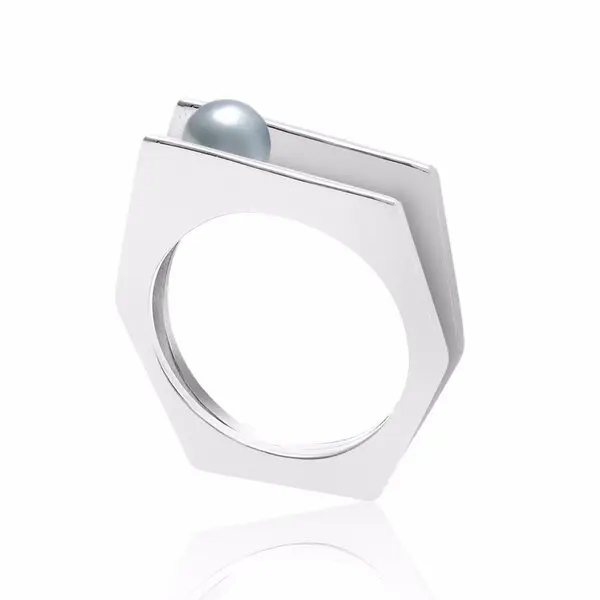 NEOLA DESIGN Cocktail Ring With Grey Pearl Alvaro