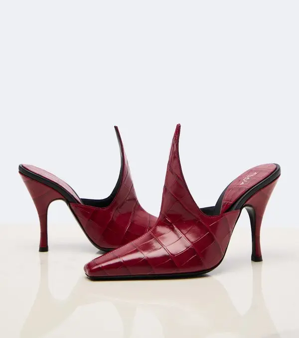 Alaïa V-neck Pointed Toe Mules - Red