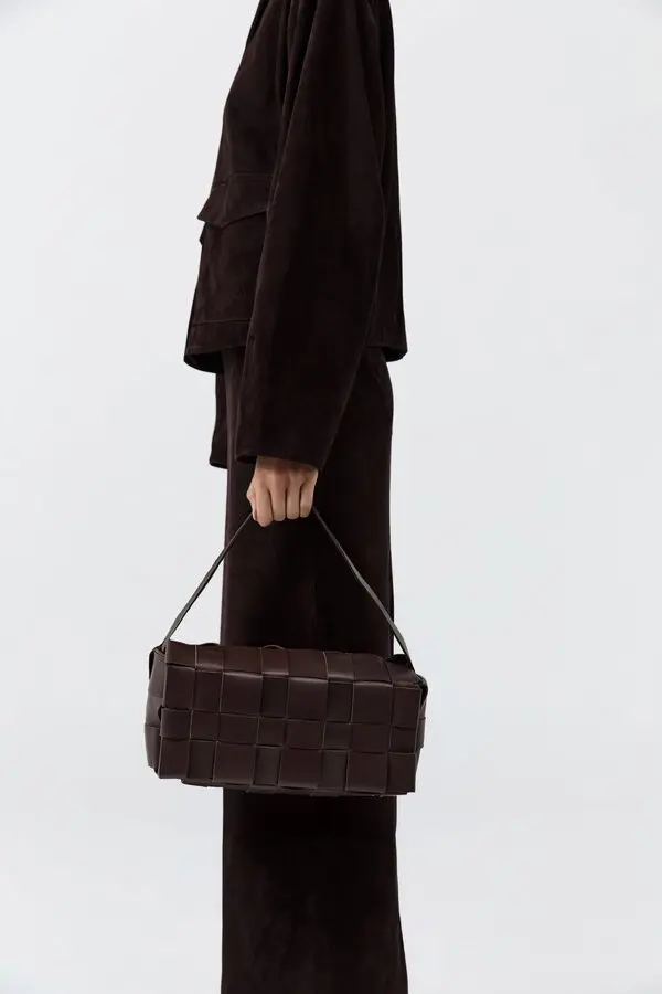 ST. AGNI Woven Envelope Slim Tote