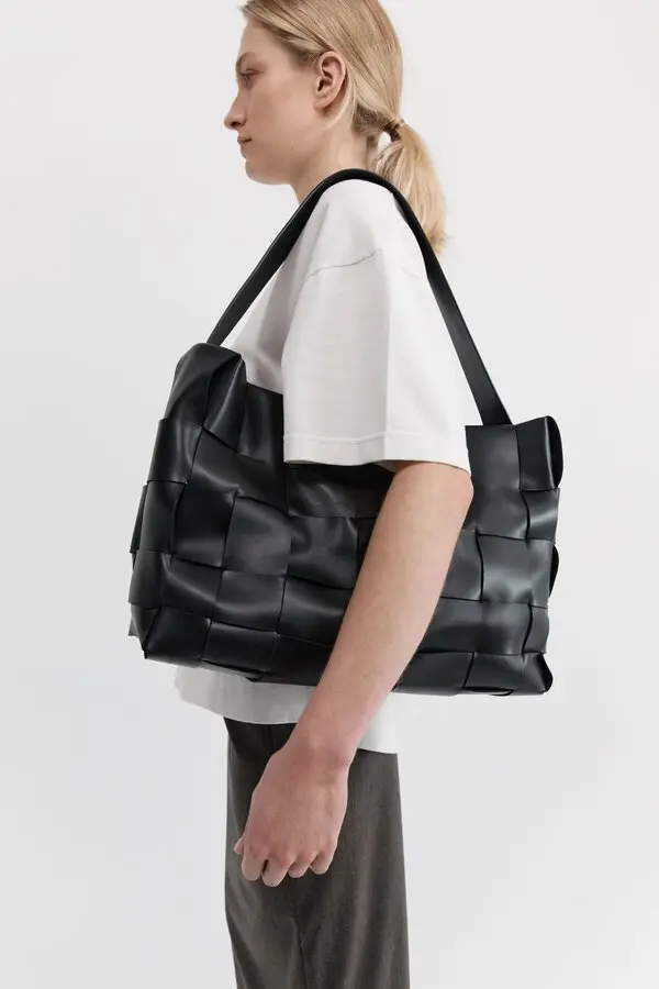 ST. AGNI Woven Large Tote - Black