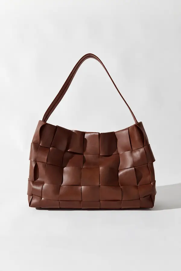 ST. AGNI Woven Large Tote Bag - Chestnut