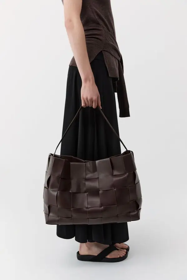 ST. AGNI Woven Large Tote Bag - Chocolate