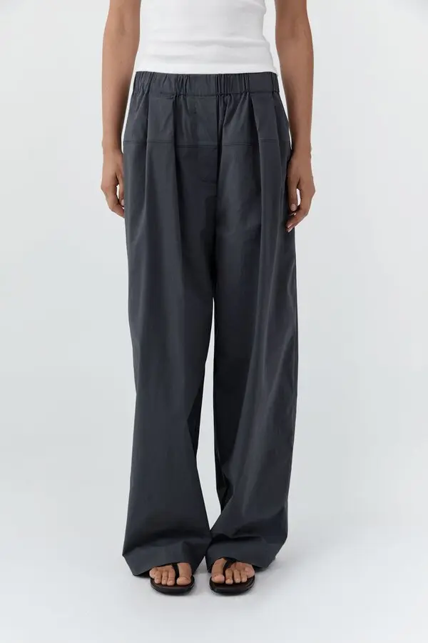 ST. AGNI Relaxed Pleat Pants