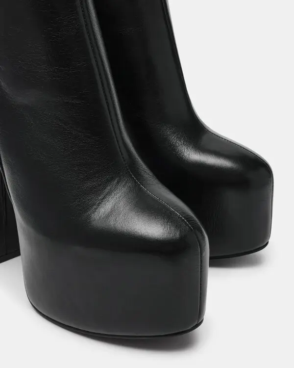 Steve Madden Scorn Block Heel Boots