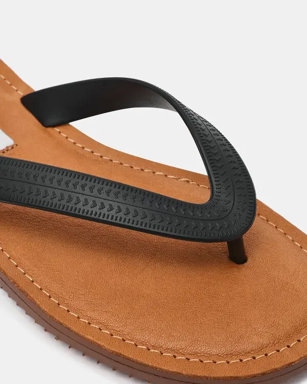 Steve Madden Peylan Thong Sandals