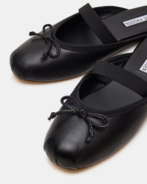 Steve Madden Cutesy Slip-on Flats