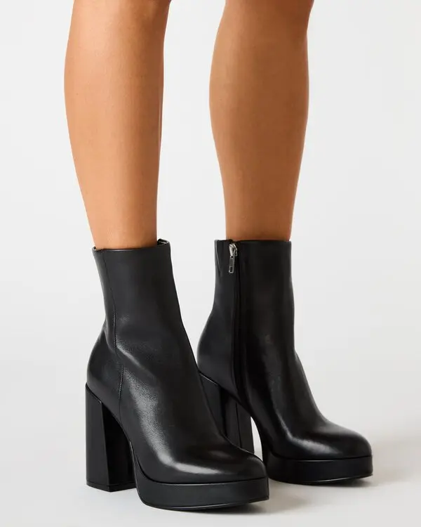 Steve Madden Tyra Block Heel Booties