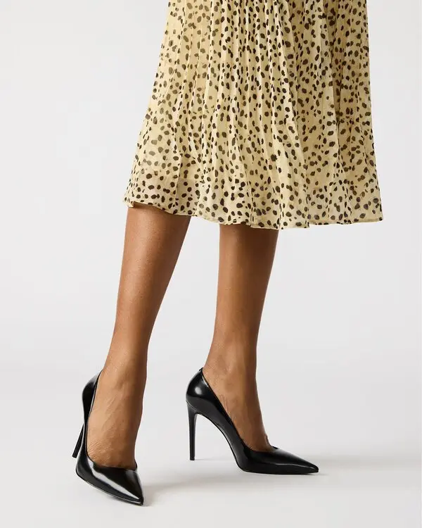 Steve Madden Noir Pointed Toe Heels