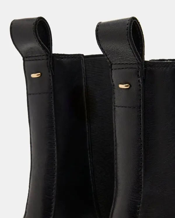 Steve Madden Daxen Block Heel Booties