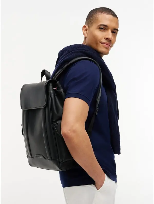 Tommy Hilfiger Textured Flap Backpack