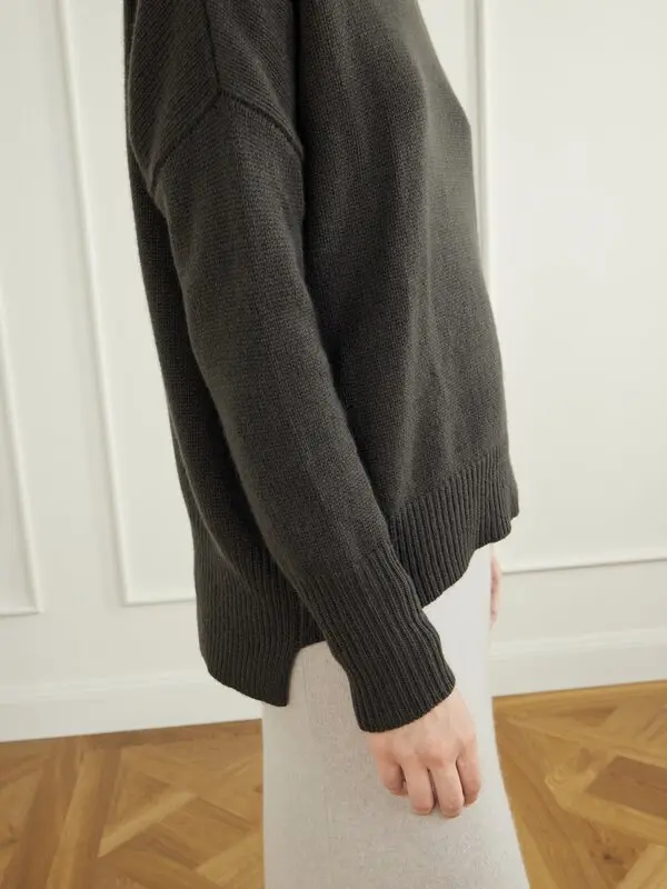 LISA YANG Heidi Cashmere Turtleneck Sweater
