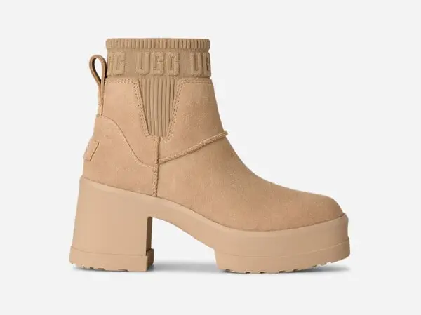 UGG Moxy Chelsea Suede Boots - Sand