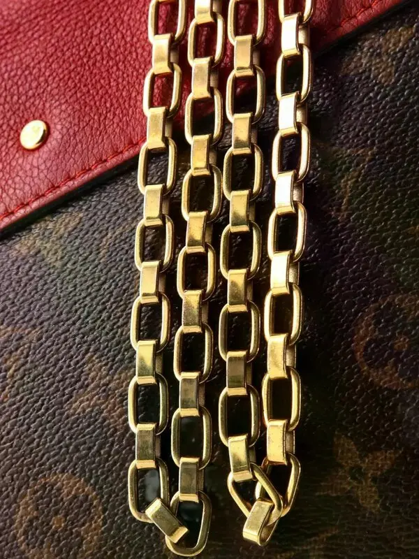LOUIS VUITTON Pallas Chain Shoulder Bag - Red