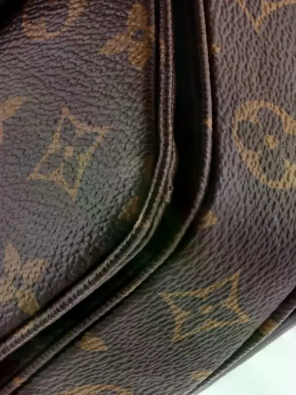 LOUIS VUITTON Monogram Canvas Pochette Metis East West