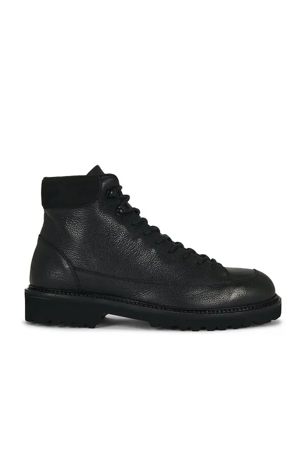 COMMON PROJECTS Leather Hiker Boot Piuma