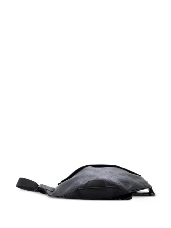 LOUIS VUITTON Monogram Shadow Discovery Bumbag