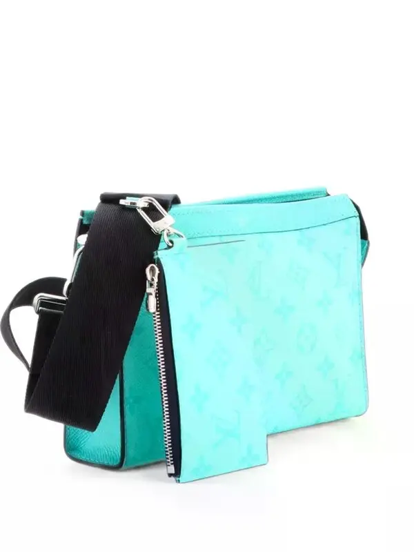 LOUIS VUITTON Gaston Wearable Wallet Monogram Crossbody Bag - Green