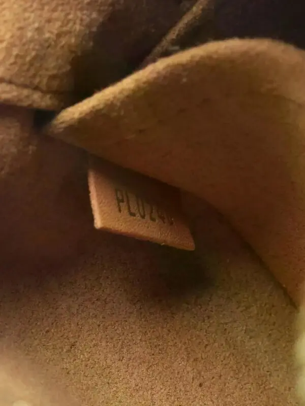 LOUIS VUITTON Boite Chapeau Souple Monogram Shoulder Bag