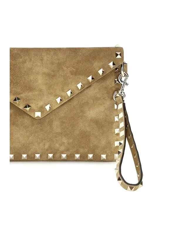 Valentino Garavani Medium Rockstud Clutch In Suede - Cream